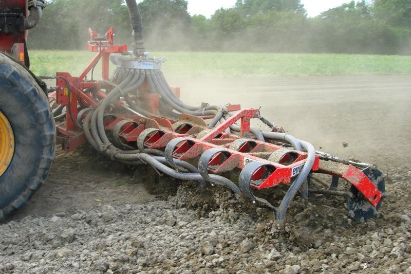 Slurry injector with fixed tines or spring tines - Injection on arable land